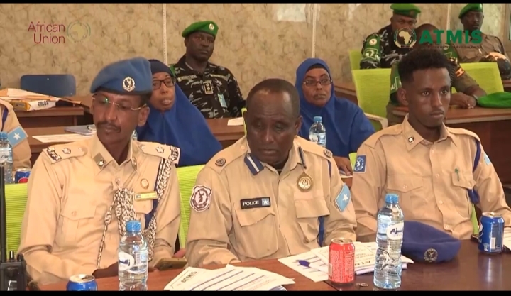 In Mogadishu, Somali police officers receive training in community ...