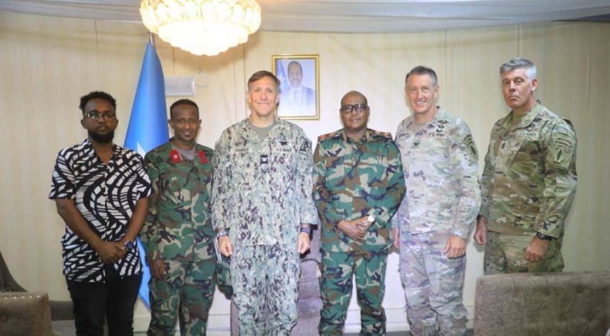 SNA Commander meets with US Special Forces Commander. - Somali Magazine